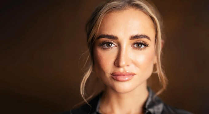 Georgia Harrison Speaker Agent | Hire Motivational Speaker